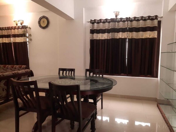 Trv Stays- Opp Mascot Hotel -9 Beds 6 Bath - Thiruvananthapuram