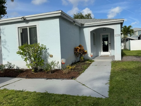 Serene 4-bedroom Retreat In Gated Community With Resort-style Amenities - 博卡拉頓