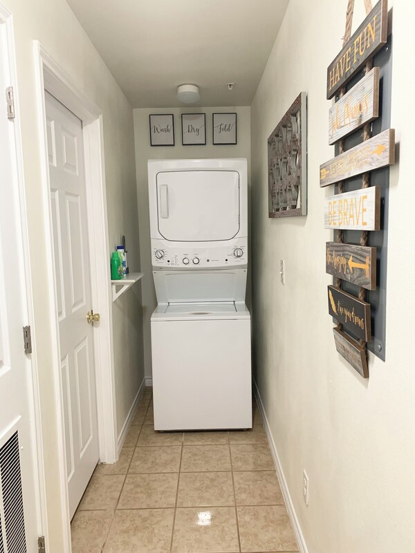 Charming 2-bedroom Apartment A Stones Throw Away From Best Casino In Texas. - El Indio