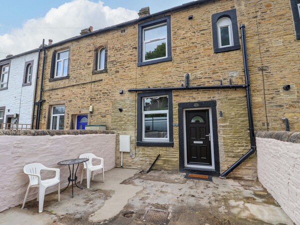 Canal View, Family Friendly, With A Garden In Skipton - Skipton