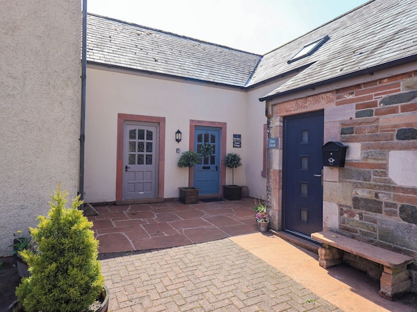 Corner Cottage, Pet Friendly, Character Holiday Cottage In Penrith - Dumfries and Galloway