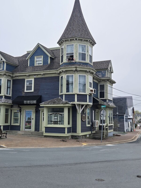 Suite B Downtown Liverpool Studio Apartment With Wifi And Ac ; Pet Friendly - Liverpool, NS, Canada