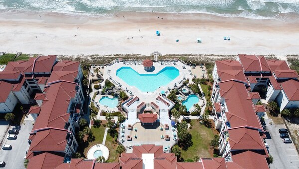 A Wave From It All: Luxe 1br At Villa Capriani - Sneads Ferry, NC