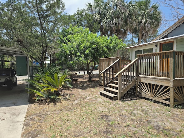 Charming 2-bed 2-bath Cottage In Cedar Key. Golf Cart Included.\n - Cedar Key, FL