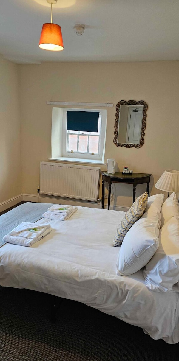 Double Room  Shared Bathroom  Bath Only  Tv  Free Wi-fi - Cheshire