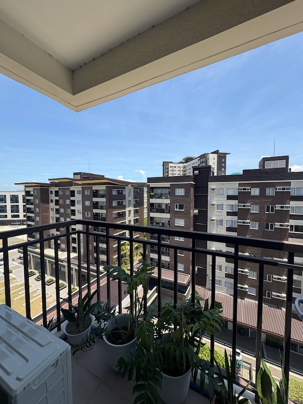 Cozy 1-bedroom Condo With Wifi, Ac In Beautiful Iloilo City. Fully Furnished, - Iloilo City