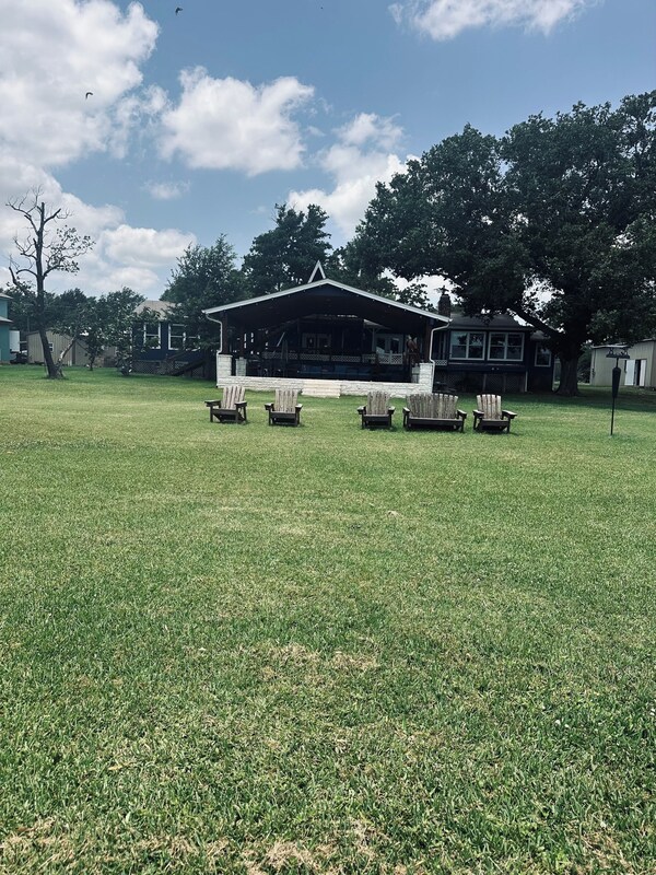 Lake Front House With Spacious 6-bedrooms, Ac, Wifi In Delightful Groesbeck - Lake Limestone, Thornton