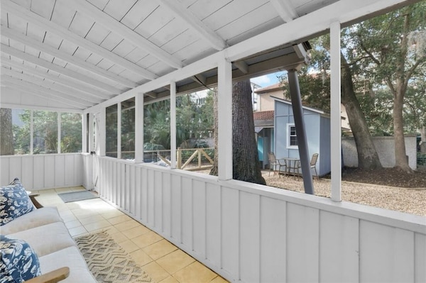 Charming 2-bedroom Beach Cottage Steps From The Ocean, Restaurants And Shops - Brunswick, GA