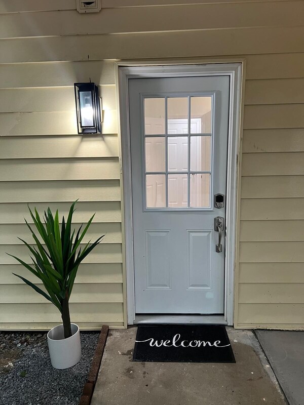 Modern Basement Retreat 2br King Suite - Buford, GA