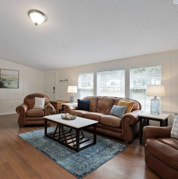 Lovely 3-bedroom Farmhouse Just 0.5 Miles From Wec In Tranquil Ocala Location - Ocala, FL