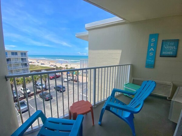 Amazing Top Floor Ocean View King Bed In Daytona! - Daytona Beach, FL