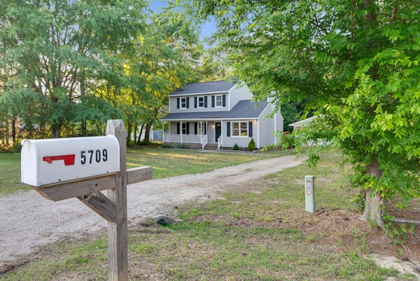 Modern 3br Home With Deck, Fast Wi-fi, Full Kitchen, Ac,near Raleigh & Airport - Clayton, NC