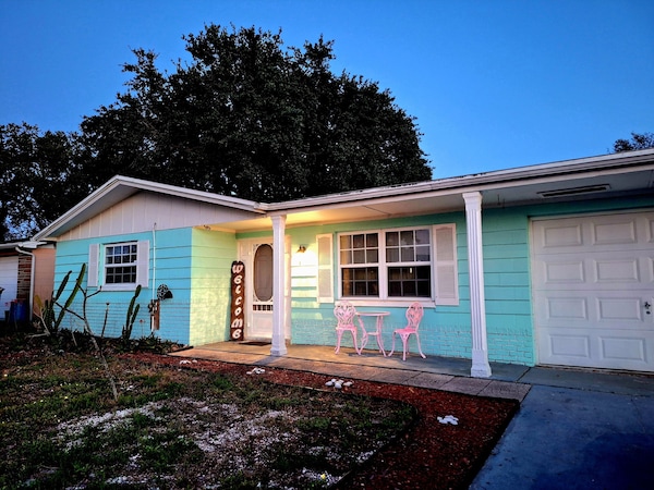 Charming 3-bedroom House Near Everything With Wifi, Ac, Ev Charger - Holiday, FL