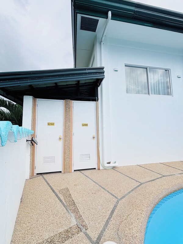 A Luxury Apartment Features 2 Queen Beds,acs,shared Pool,outdoor Kitchen,etc. - Alcoy