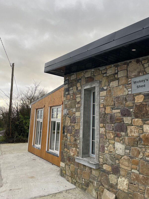 Mickeys Shed Country Cottage - Tramore