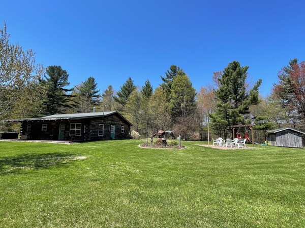 Country Creek Retreat: Cozy 2-bedroom Cabin With Ac, Wifi, & Forested Privacy - Black River Falls, WI