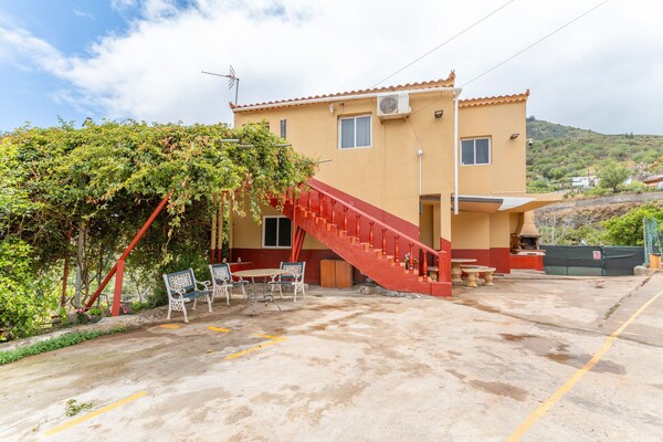 Vacation 'Montaña' With Mountain View, Wi-fi And Air Conditioning - Teror
