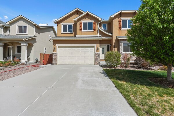 Cozy 6br Colorado Springs Retreat W/ Hot Tub, Gym, Theater & Sunset Views! - Colorado