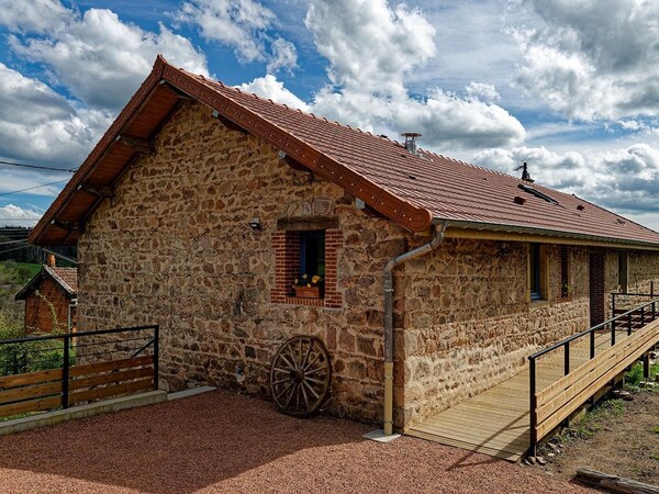 Casa Rural Ecológica Encantadora En Le Cergne, Ideal Para Familias Y Senderistas - Charlieu