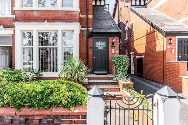 St David's Apartment | Stunning 2 Bedrooms Wi-fi - Blackpool