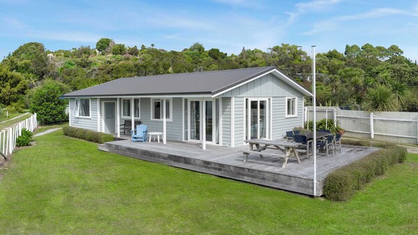 Wavesong Cottage - Your Escape By The Sea - West Coast