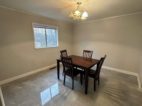 Spacious 4-bedroom House In Cool Woodlawn With Ac, Wifi Baltimore Dc Area - Baltimore, MD