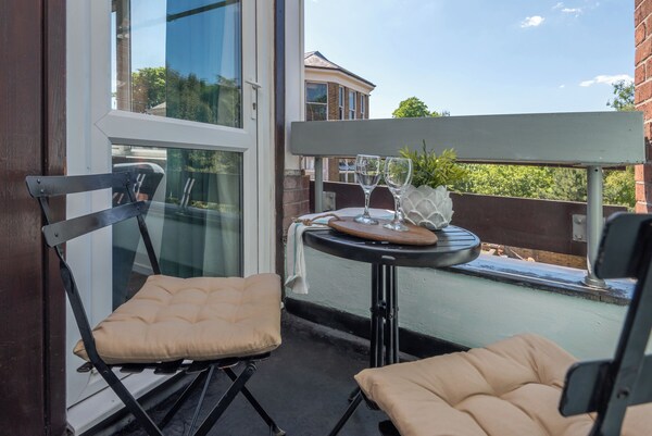 Delightful 3-bedroom Apartment. Fast Transport Links. Quiet, Peaceful & Safe. - East Croydon