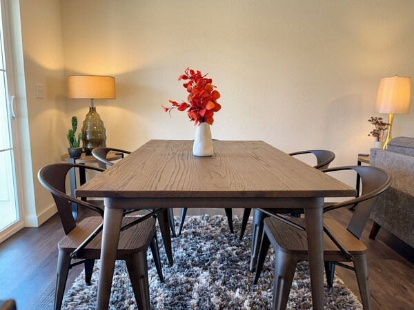Homestead Village - Two Bedroom Condo Top Floor - 桑德波因特