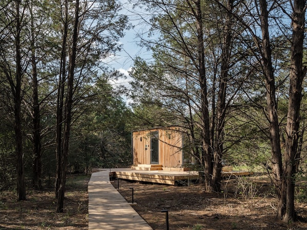 The Bloom ööD Mirror House (Austin) - Bastrop, TX