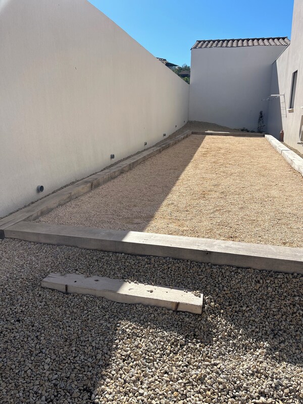 Architect-designed House With Swimming Pool - Rognes
