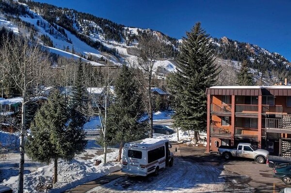Cosy 2-bedroom, 2 Bath Apartment In Perfect Aspen With Wifi And Parking - Aspen, CO