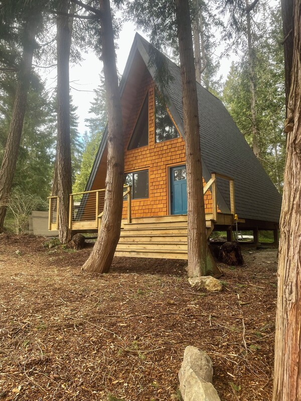 Little Anchor A-frame, Off-grid & Quick Walk To The Beach/pier/general Store - Sunshine Coast Regional District, BC, Canada