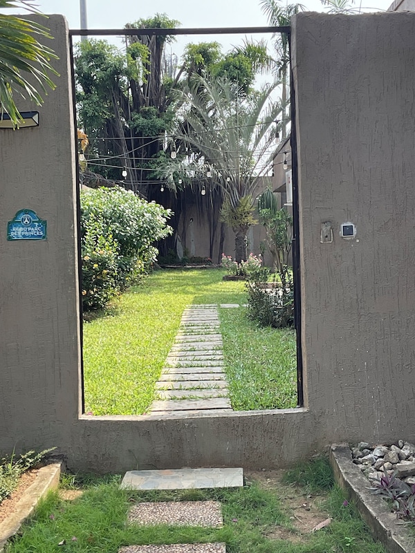 Fafa Grande Villa Piscine Zone 4 - Abidjan