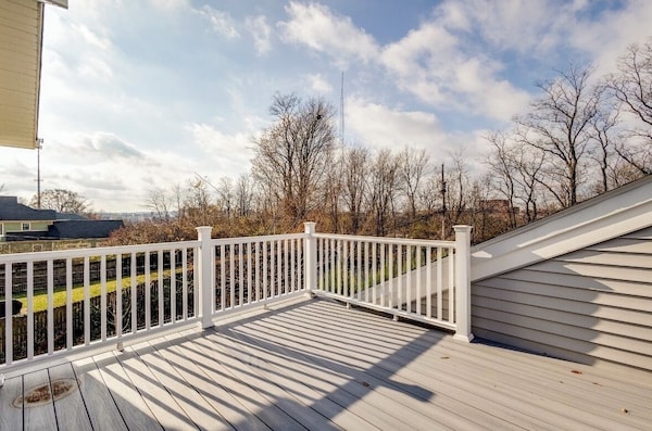 Spacious 5-bedroom House With Hot Tub And Theatre Room In Charming South Bend - 南灣