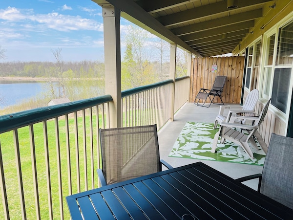 Crazy Discounts To Kick Off Our Rental! Cozy 2-bedroom Beach Front Condo! - Minnesota