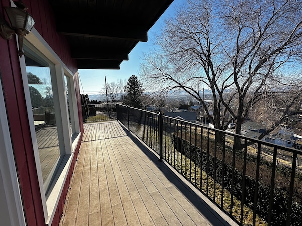 Unwind At Big Red: A Quiet Property With A Stellar View. - Yakima, WA