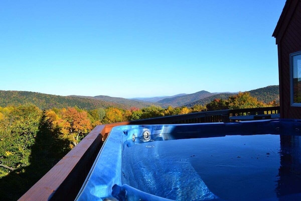 The Matterhorn House: Killington Chalet W/ Hot Tub, Views, Game Room - Ideal Spring To Fall - Killington, VT