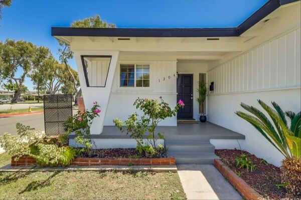 Bright & Cozy 3br Home W/ King Bed, Backyard - Near Beaches & Shopping Center - Torrance, CA
