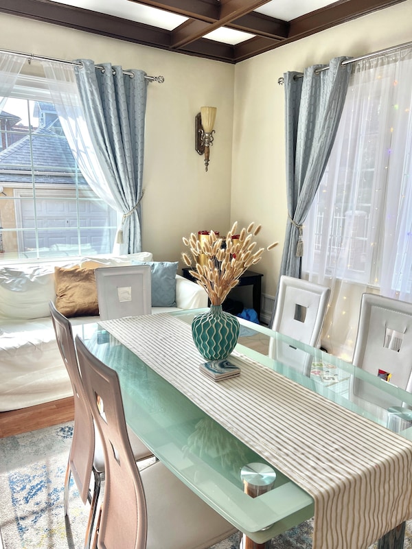 Amazing 3,000sqft 6-bedroom Townhouse W/central Ac - 15minutes To Times Square - New York City, NY