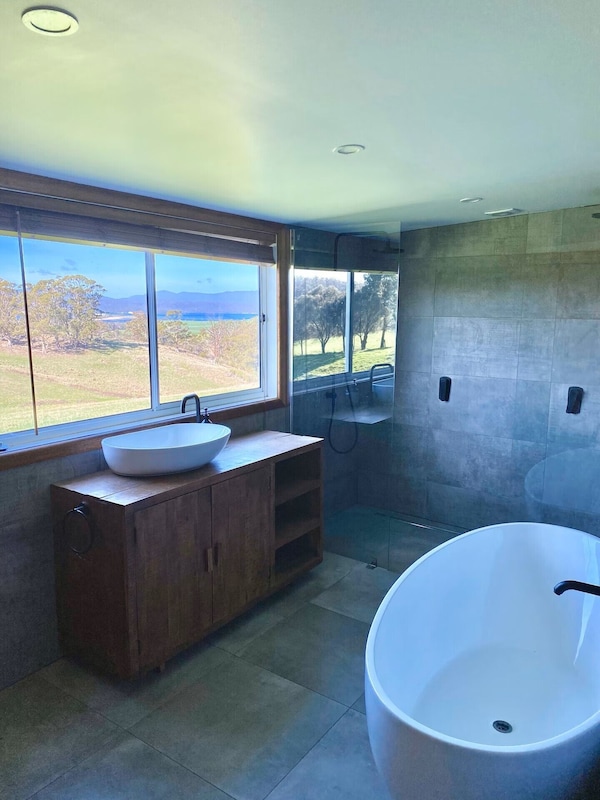 Winter Special 3for2, Derford Farm Stay - The Barn - Tasmania