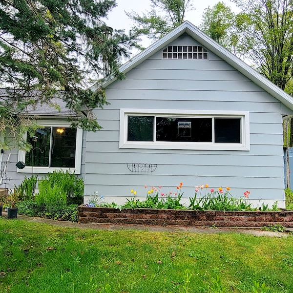 Charming Garden Cottage On The Bike Path With Scenic Backyard In Harbor Springs - Petoskey, MI