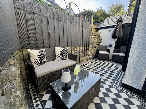 Ivy House, Pet Friendly, Character Holiday Cottage In Conwy - Conwy