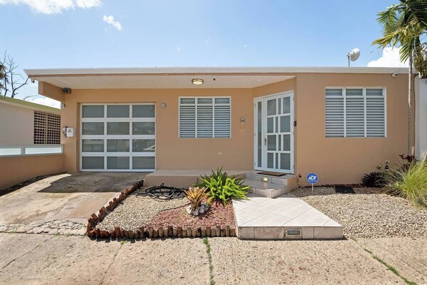 Family Home| Pool|near To The Airport +Solar Panel - Puerto Rico