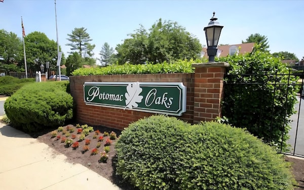 2-bedroom Condo In Charming Gaithersburg With Ac, Wifi. Relax And Unwind - Gaithersburg, MD