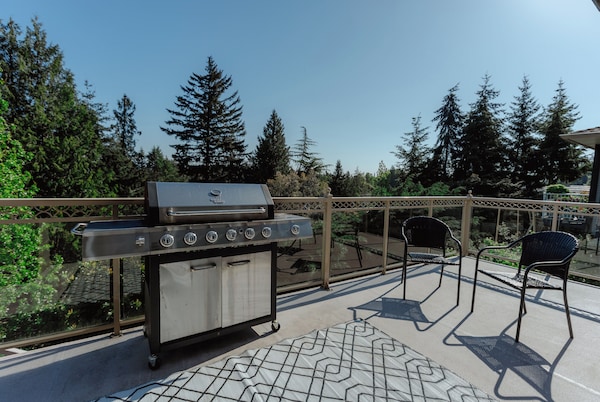 Luxury Rainbow House, Private With Pool Table, And Oceanview - Nanaimo