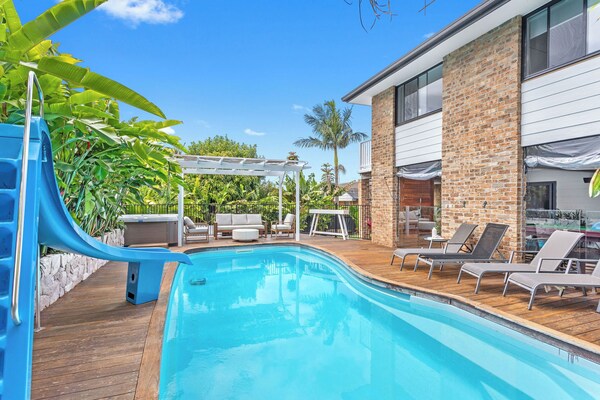 250m To One Mile Beach! Pool With Slide, Hot Tub, Fire Pit, Pool Table! - Forster