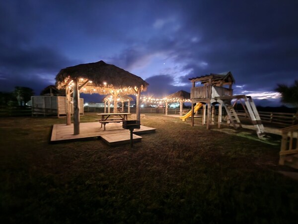 Blue Lagoon Beach Tiny Homes - Crystal Beach