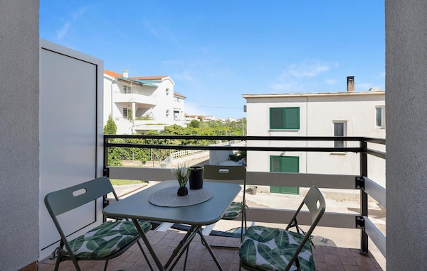 One Bedroom Cozy Apartment In Betina - Betina