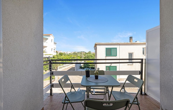 1 Bedroom Cozy Apartment In Betina - Murter