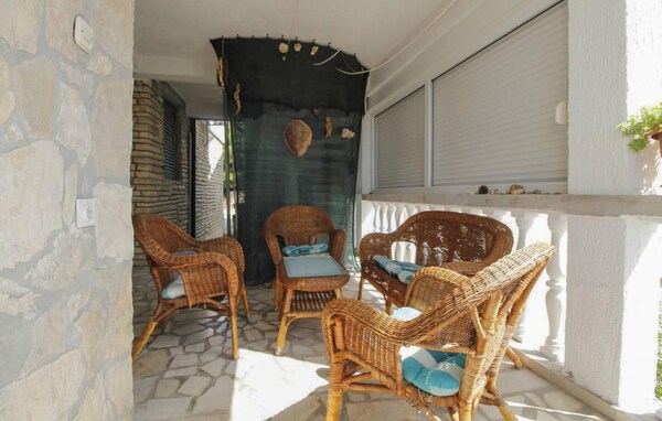 Two Bedroom Amazing Apartment In Milna - Vis